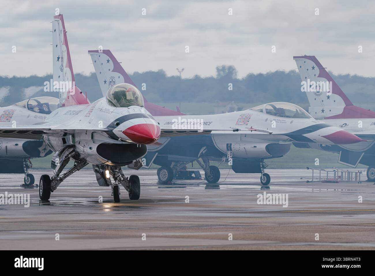 USAF Thunderbirds F-16 taxis toward the runway at McGuire AFB in May ...
