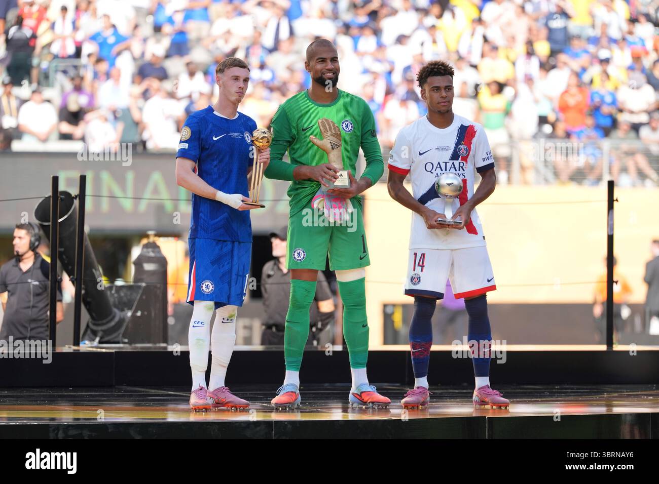 Chelsea's Cole Palmer (10), Chelsea's goalkeeper Robert Sanchez (1) and ...