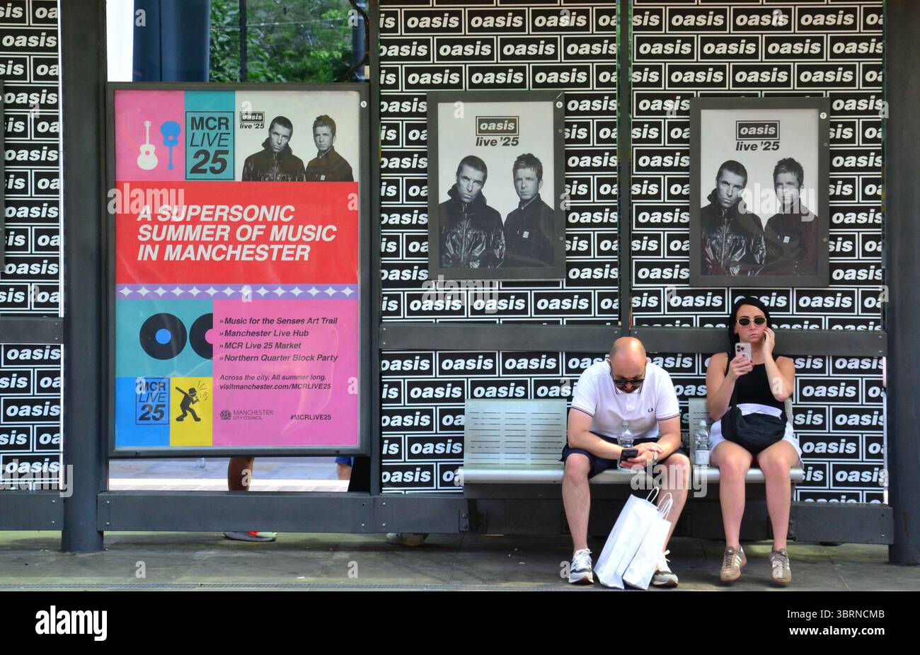 Oasis concert 2025 noel liam stage hi-res stock photography and images ...