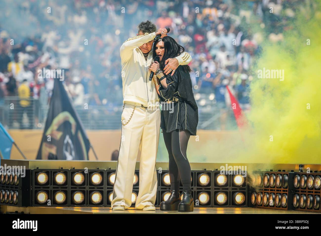 Robbie Williams and Laura Pausini perform before the FIFA Club World ...