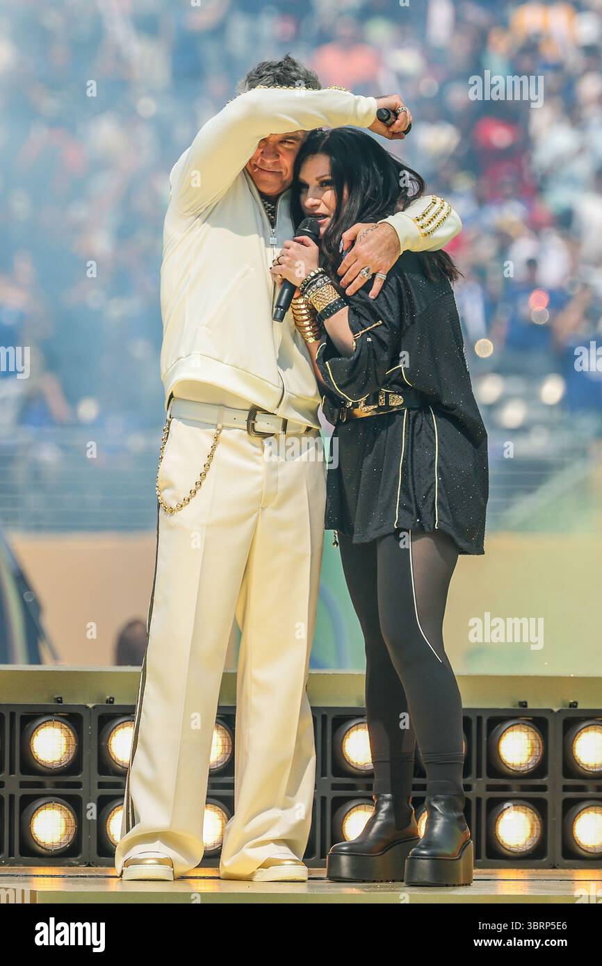 Robbie Williams and Laura Pausini perform before the FIFA Club World ...