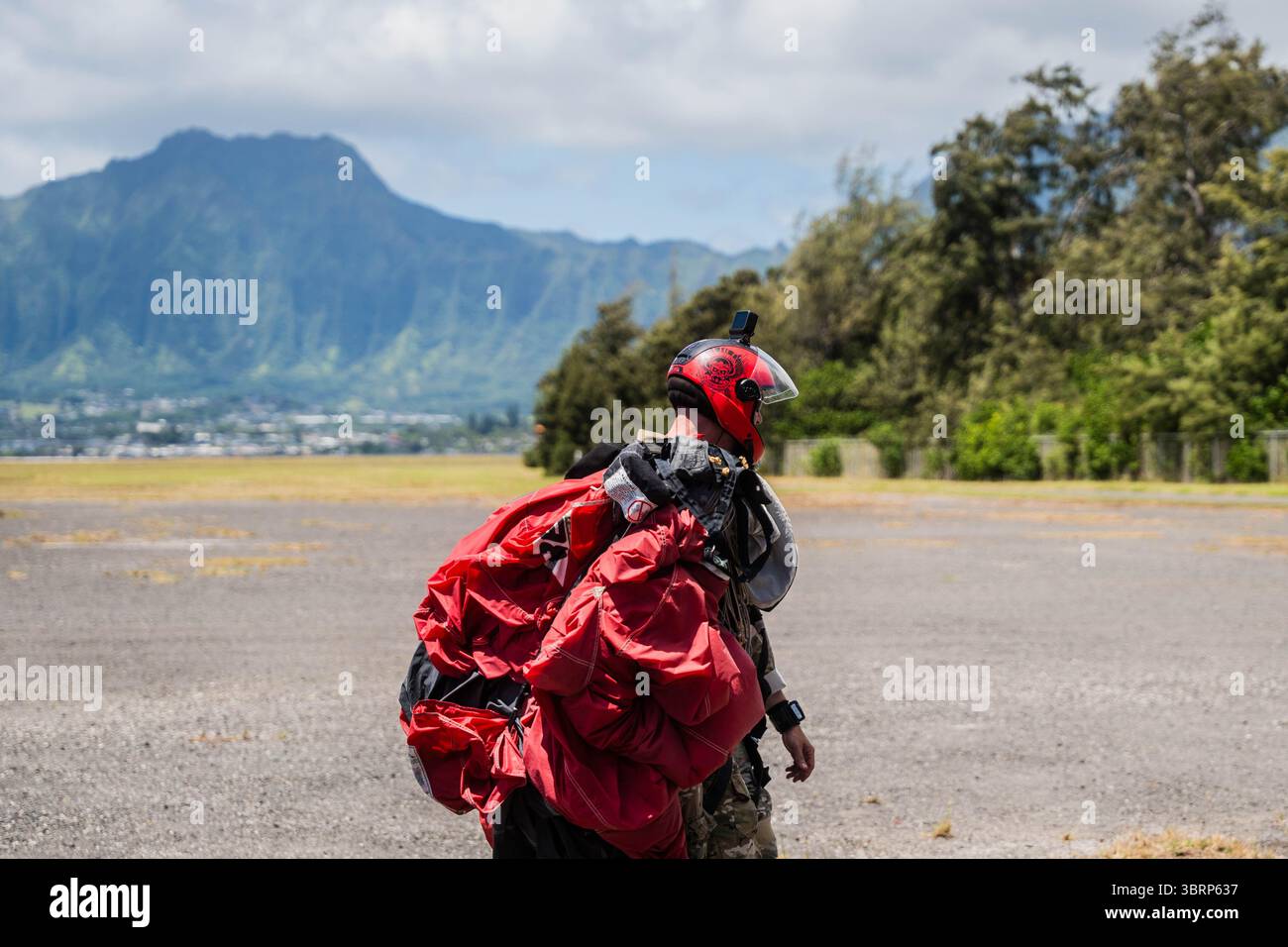 U.S. Army cadre Soldiers with Bravo Company, 2nd Battalion, 2nd Special ...