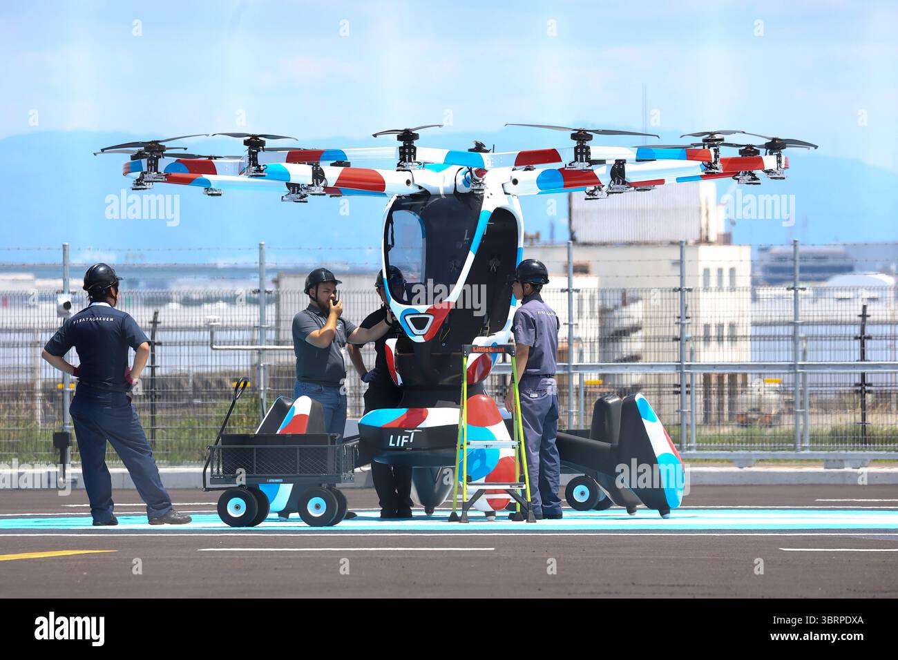 Next-generation car Flying car demonstration flight resumes -JPN- Osaka ...