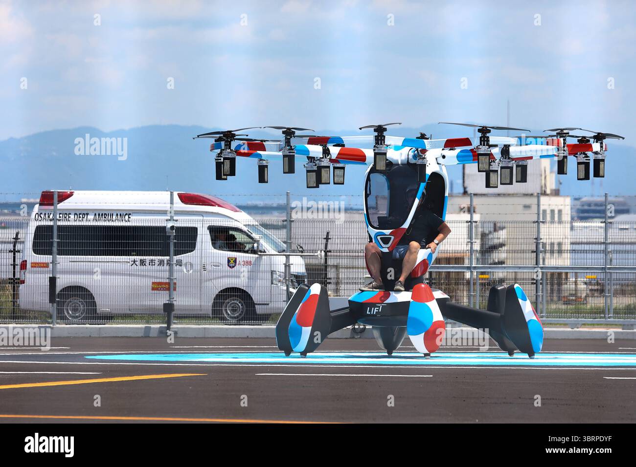 Next-generation car Flying car demonstration flight resumes -JPN- Osaka ...