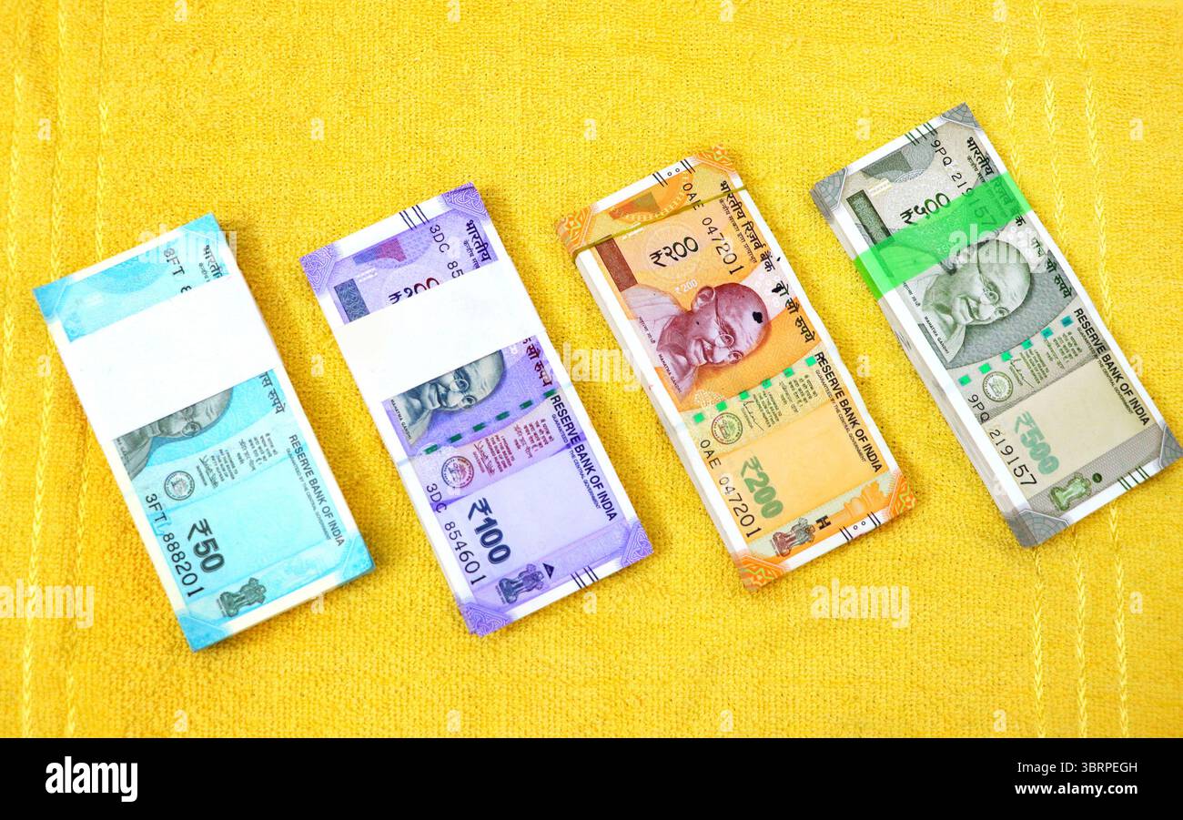 Indian 500 rupee note hi-res stock photography and images - Alamy
