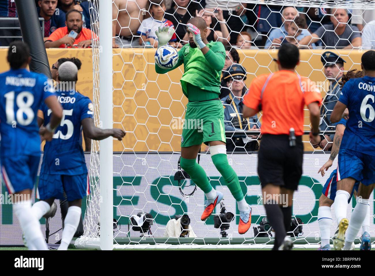 East Rutherford, New Jersey, USA on July 13, 2025. Goalkeeper Robert ...