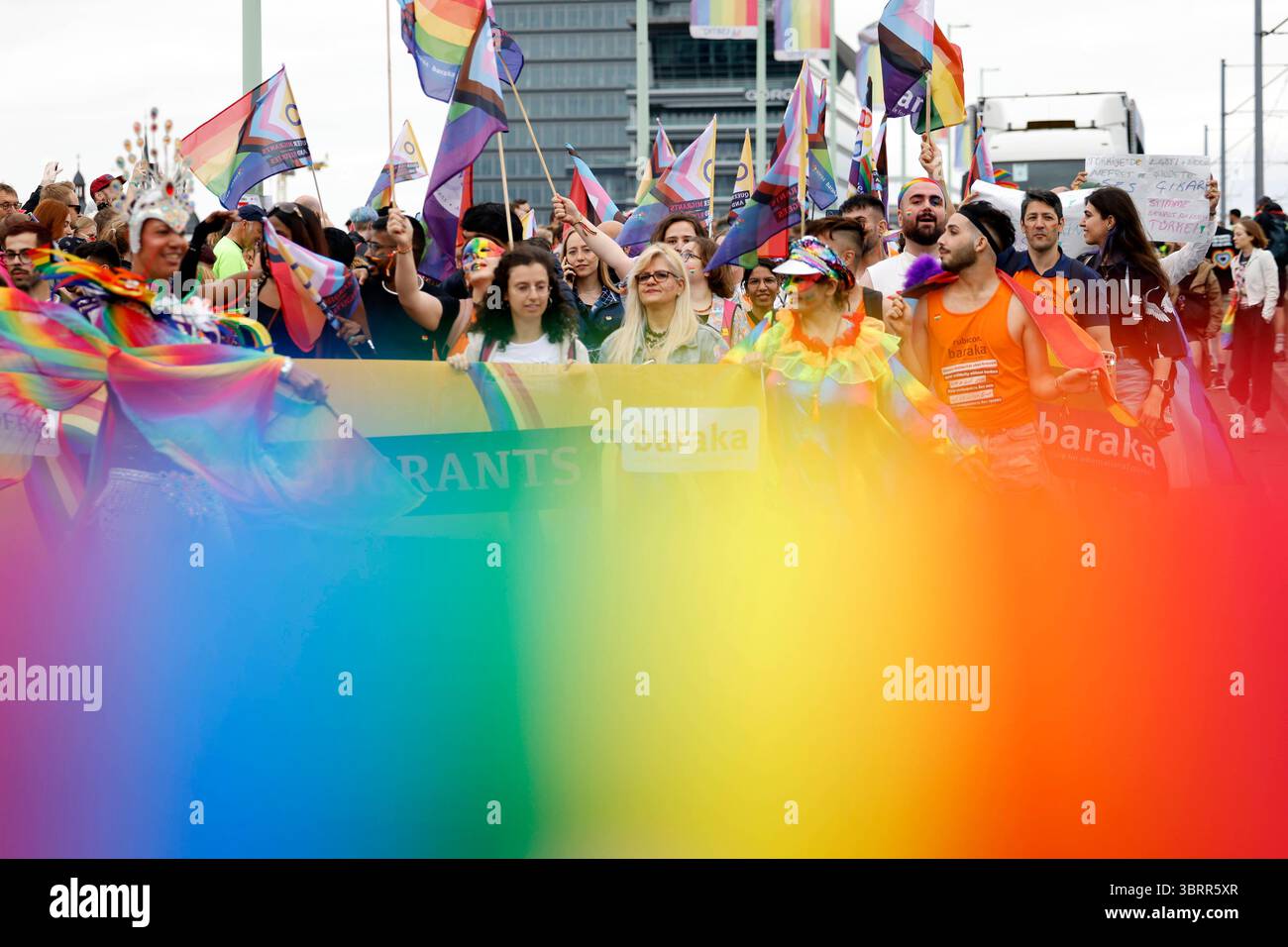 CSD-Besucher auf der alljährlichen CSD-Parade im Rahmen des Cologne ...
