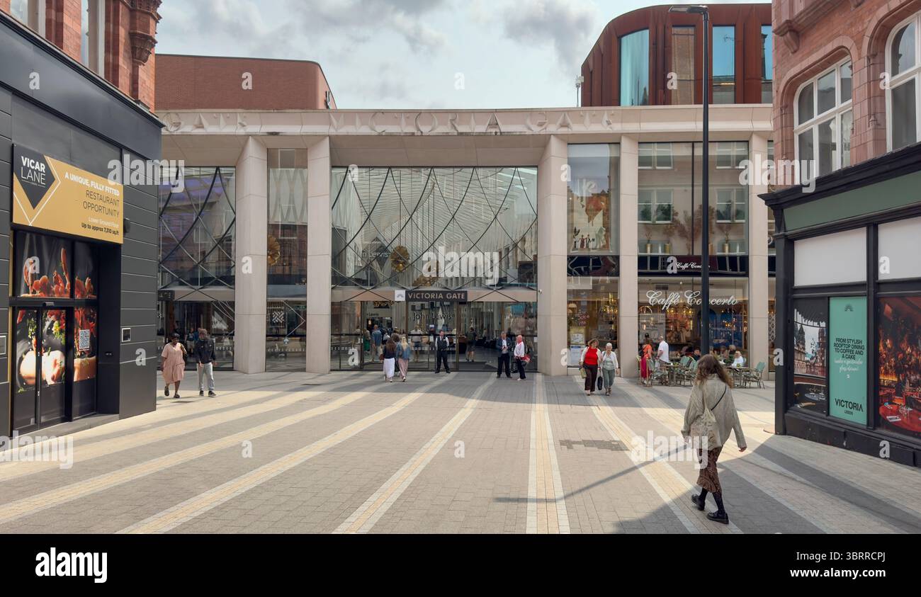 Leeds, Yorkshire, uk, June 1st 2025 the exteria entrance and sign of ...