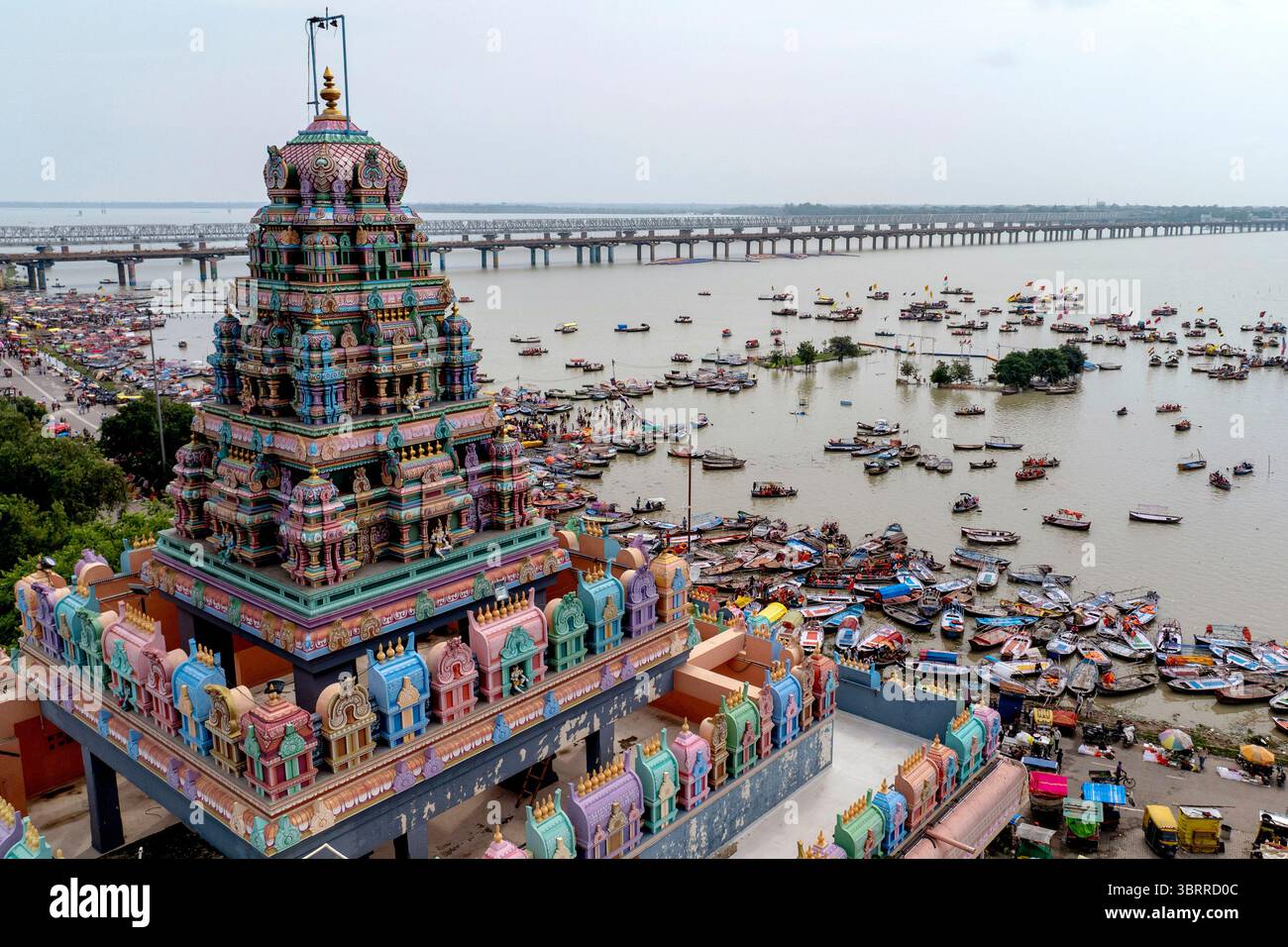 Boats crowd the banks of the river Ganges for devotees to take holy ...