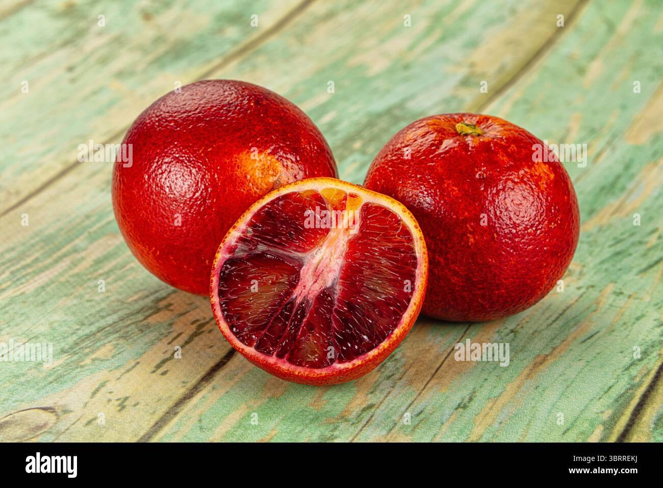 Red sweet juicy orange fruit with half slice Stock Photo - Alamy
