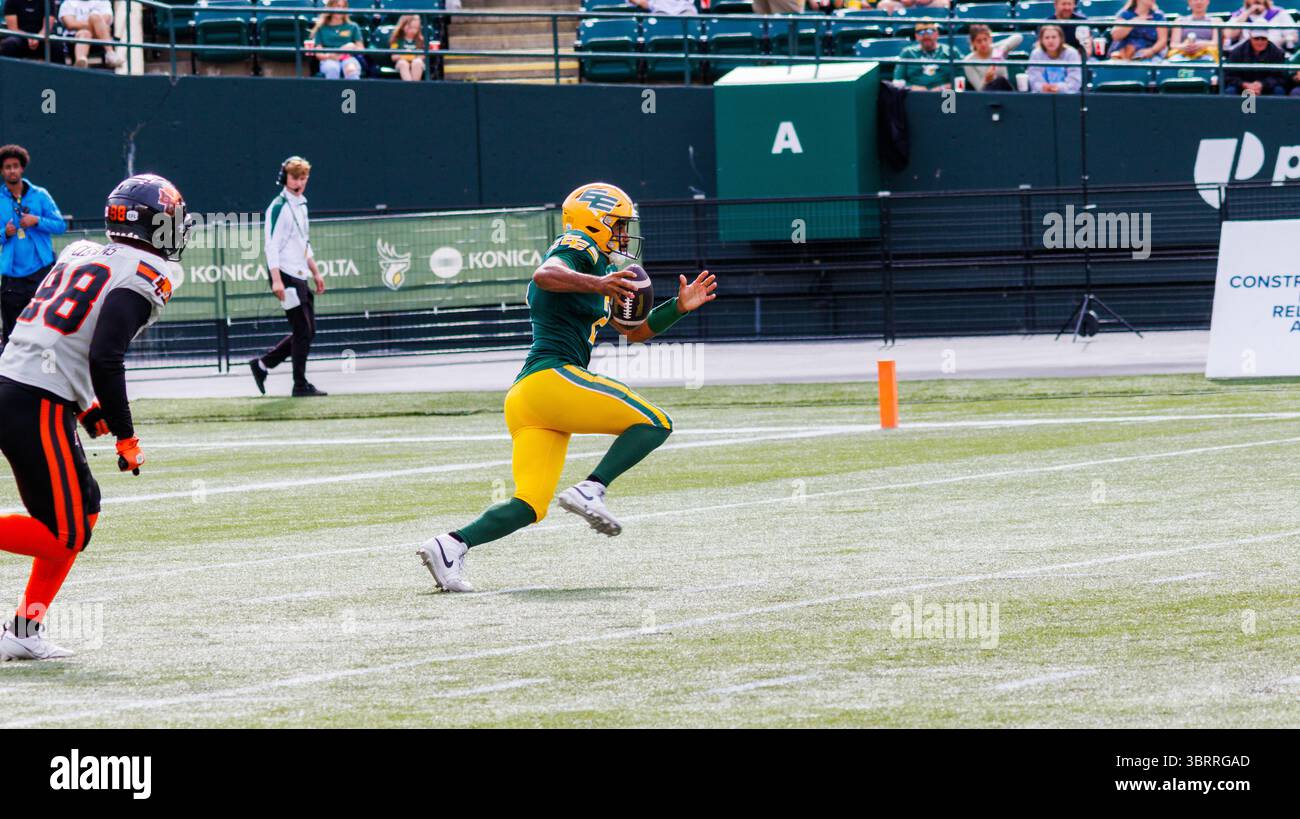 (2) Tre Ford of the Edmonton Elks in action during the CFL regular season action between the ...