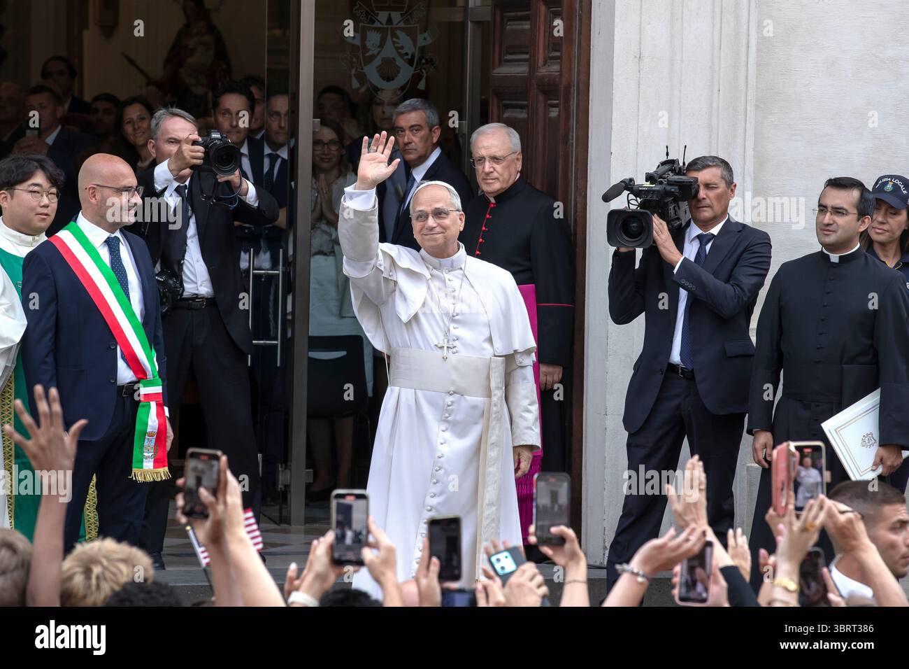 Pope Leo XIV greets the faithful upon his arrival to celebrate Mass ...