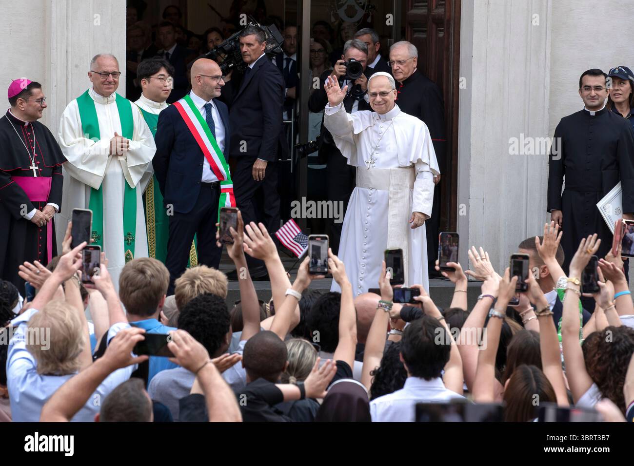 Pope Leo XIV greets the faithful upon his arrival to celebrate Mass ...