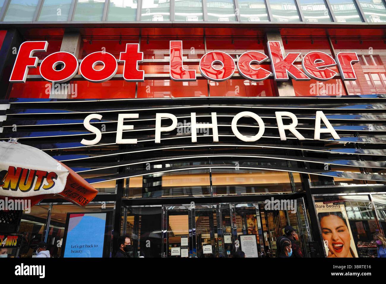 Foot locker 2020 hi-res stock photography and images - Alamy