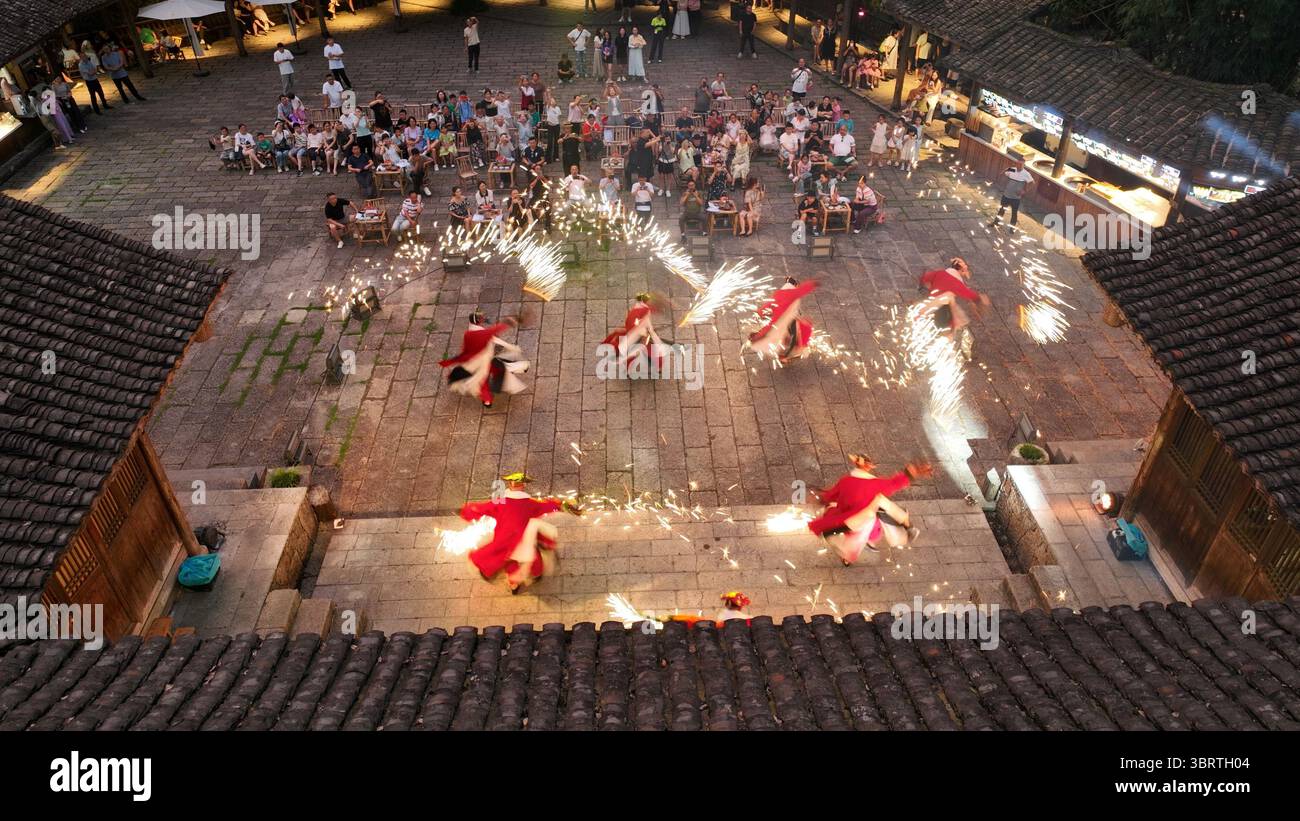 (250714) -- BEIJING, July 14, 2025 (Xinhua) -- A drone photo taken on ...