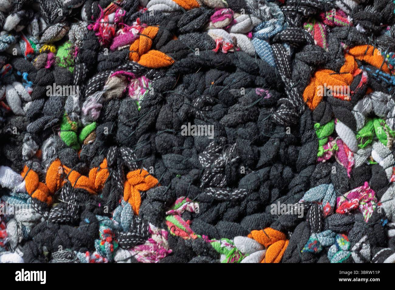 Macro texture of braided recycled fabric rug Stock Photo - Alamy