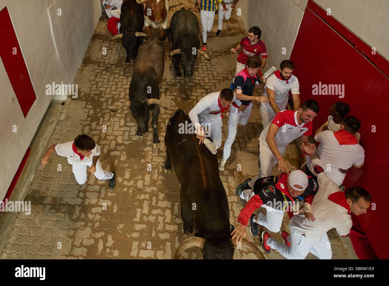 Runners dressed in white and red performed beautifully in front of the ...