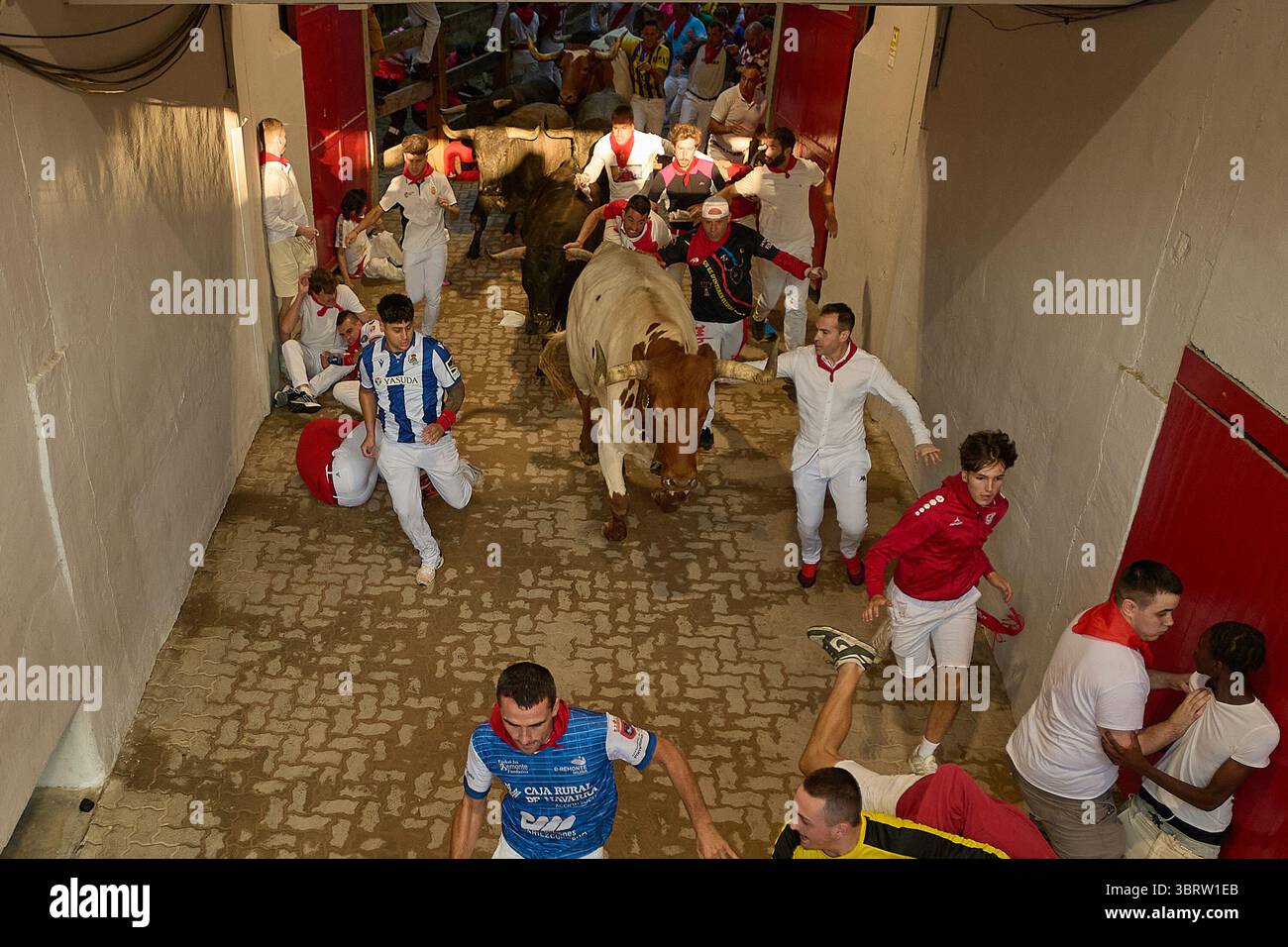 Runners dressed in white and red performed beautifully in front of the ...