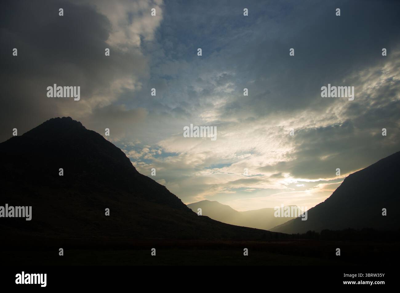 Tryfan and the Ogwen Valley, Eryri National Park Stock Photo - Alamy