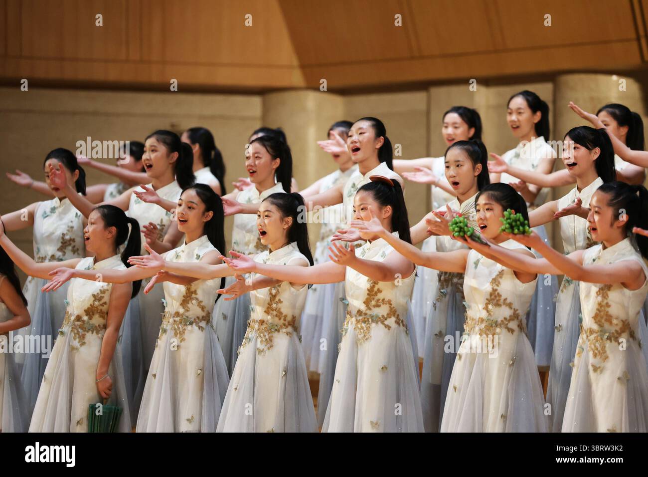 School choir u hi-res stock photography and images - Alamy