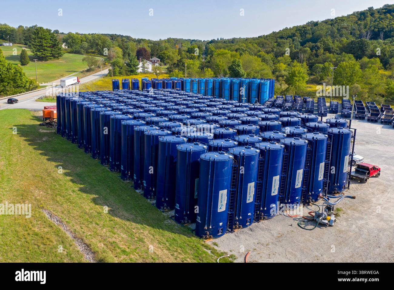 Frac tanks hi-res stock photography and images - Alamy
