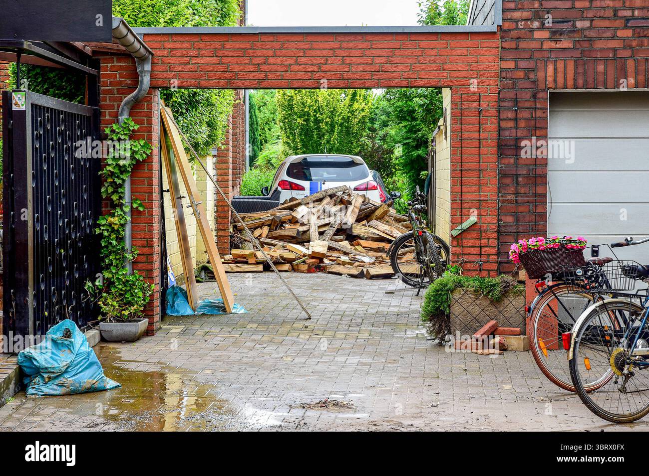 Vor Vier Jahre nach der Flut in Erftstadt-Blessem: Am Tag nach der ...