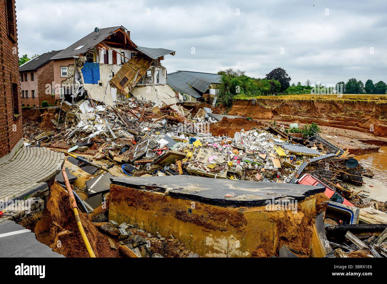 Vor Vier Jahre nach der Flut in Erftstadt-Blessem: Am Tag nach der ...
