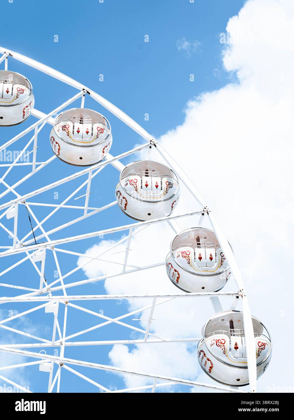 Giant wheel frame hi-res stock photography and images - Alamy