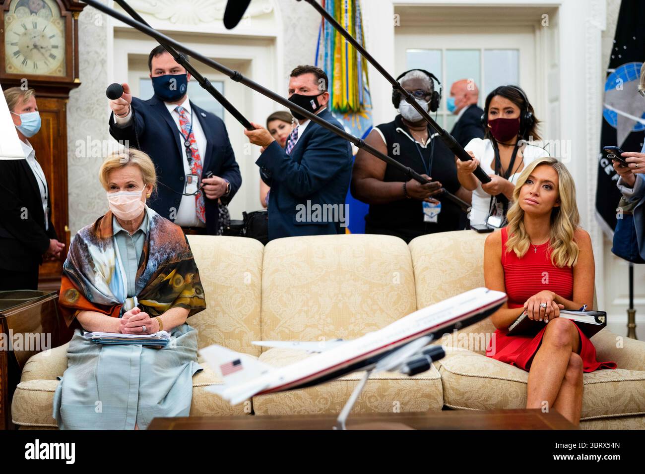 Hope hicks kayleigh mcenany hi-res stock photography and images - Alamy