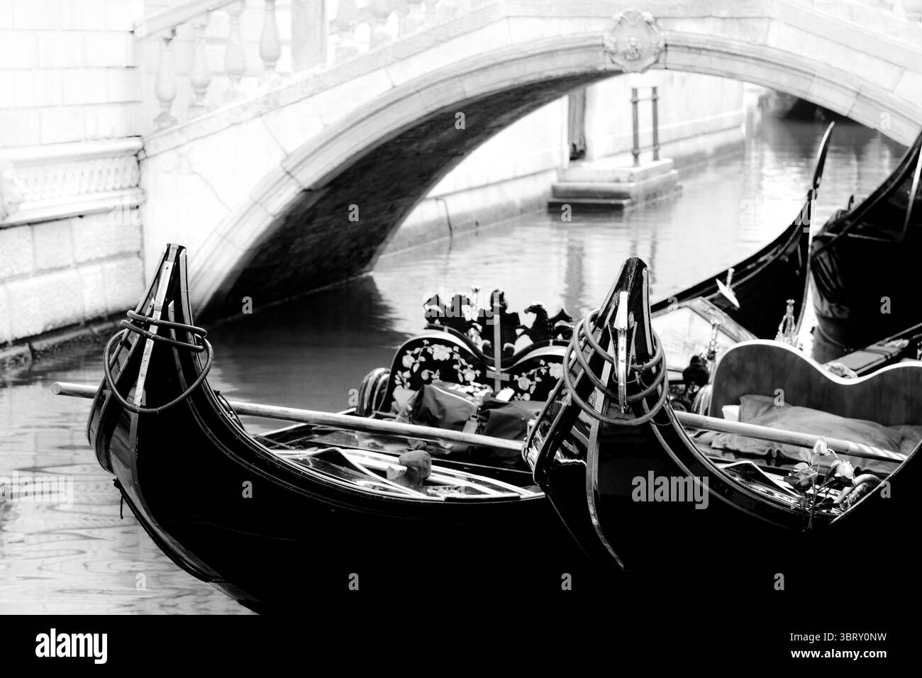 2 moored gondolas hi-res stock photography and images - Alamy