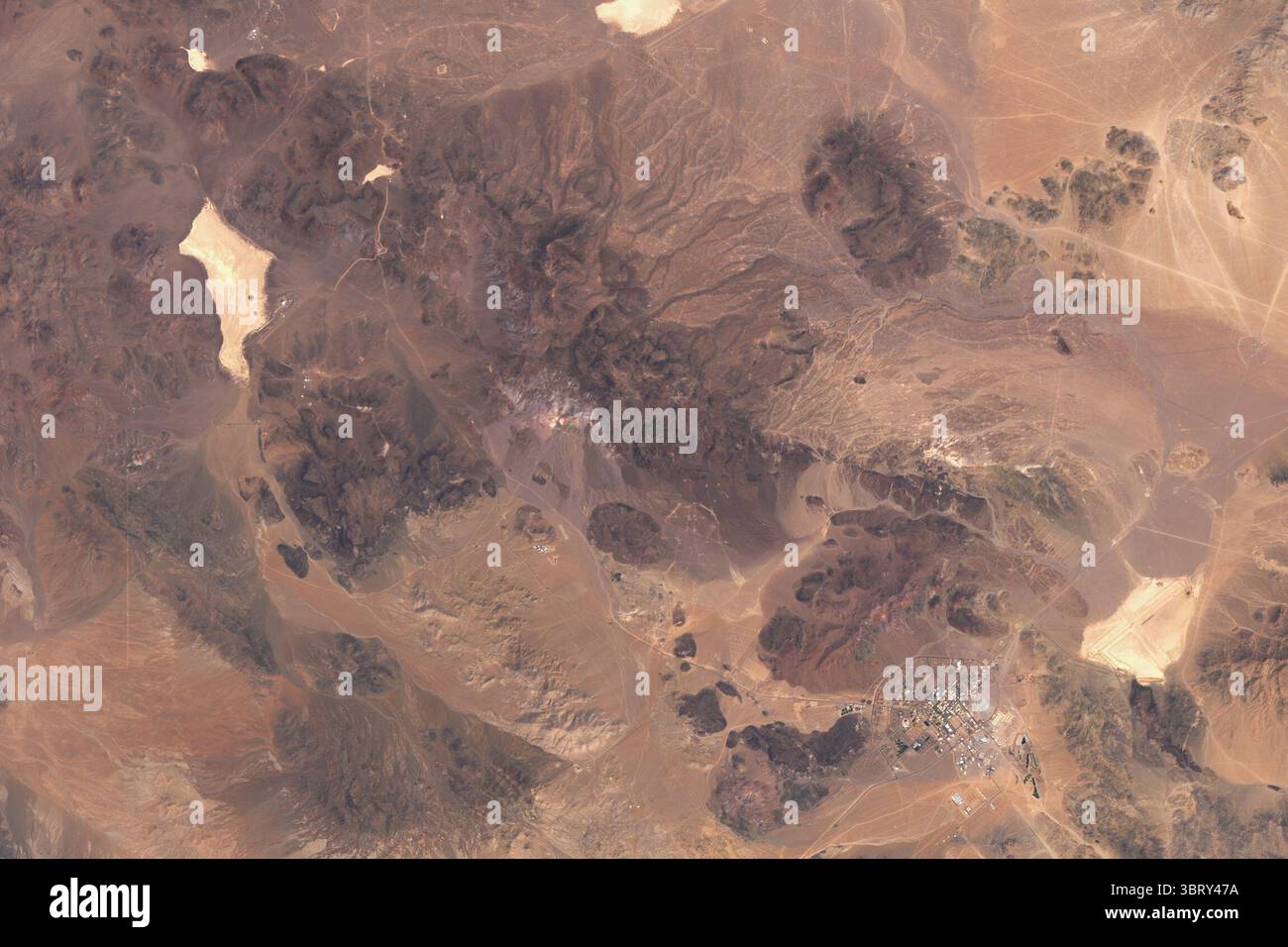 Tv 1950s commercial hi-res stock photography and images - Alamy