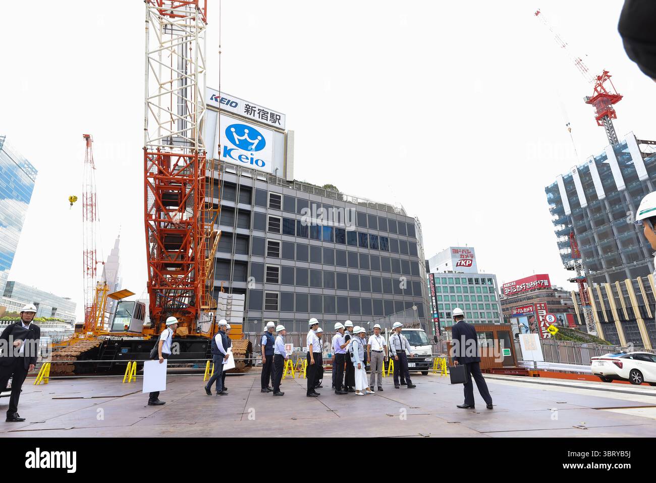 Construction site shinjuku station hi-res stock photography and images ...