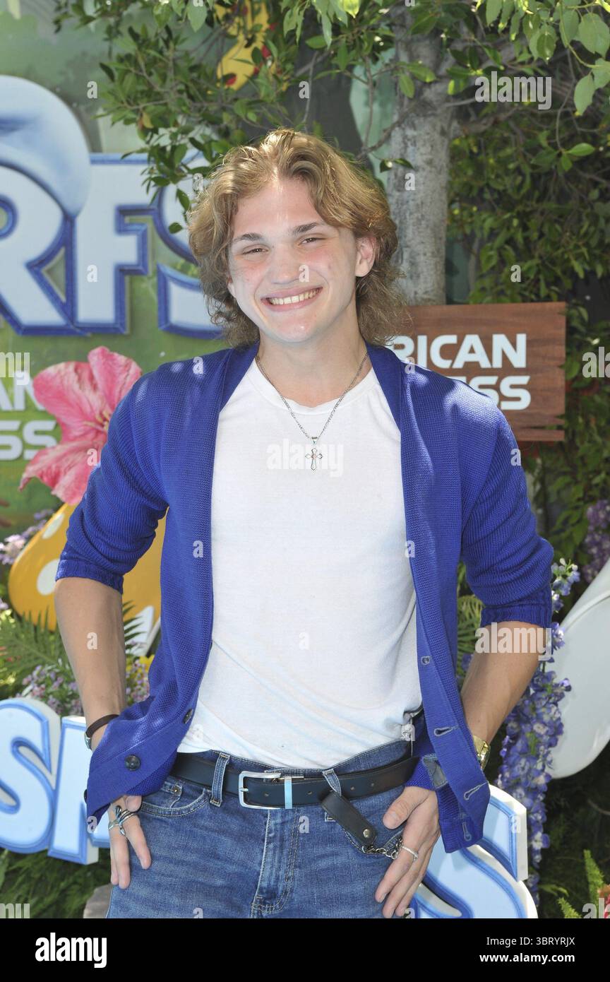 Mason McNulty at arrivals for SMURFS Premiere, Paramount Theater, Los ...
