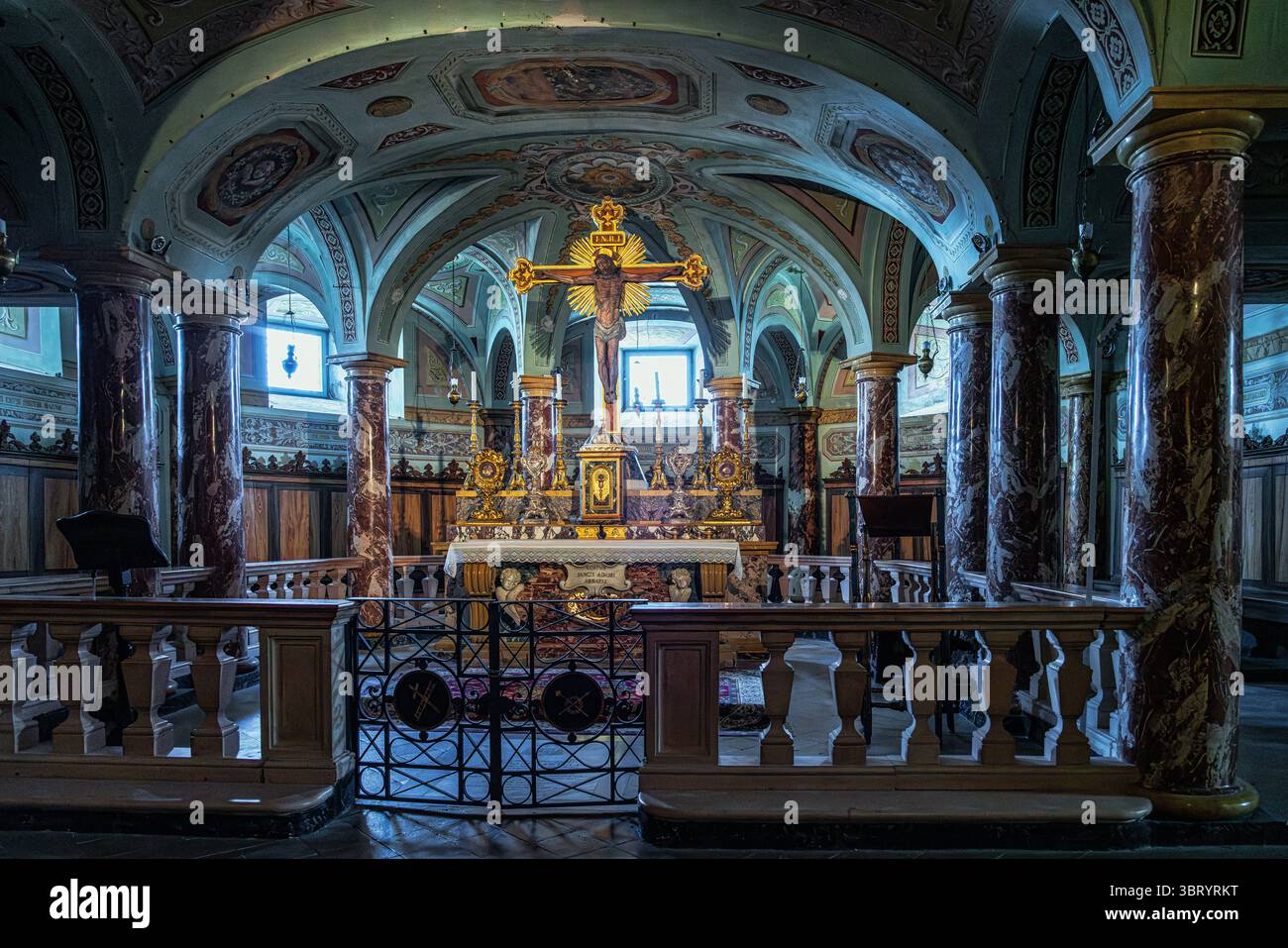 The altar in the crypt of the Cathedral of Santa Maria Assunta, with ...