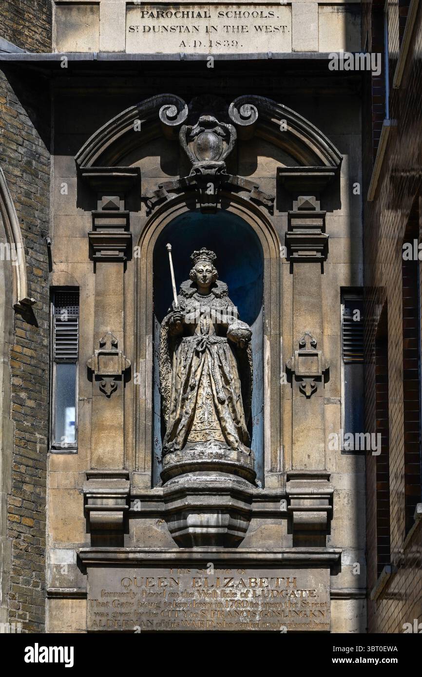 LONDON, UK - MAY 13, 2025: Statue of Queen Elizabeth I outside St ...