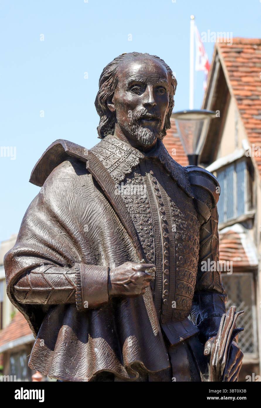 Statue of William Shakespeare outside his birthplace, Stratford upon ...