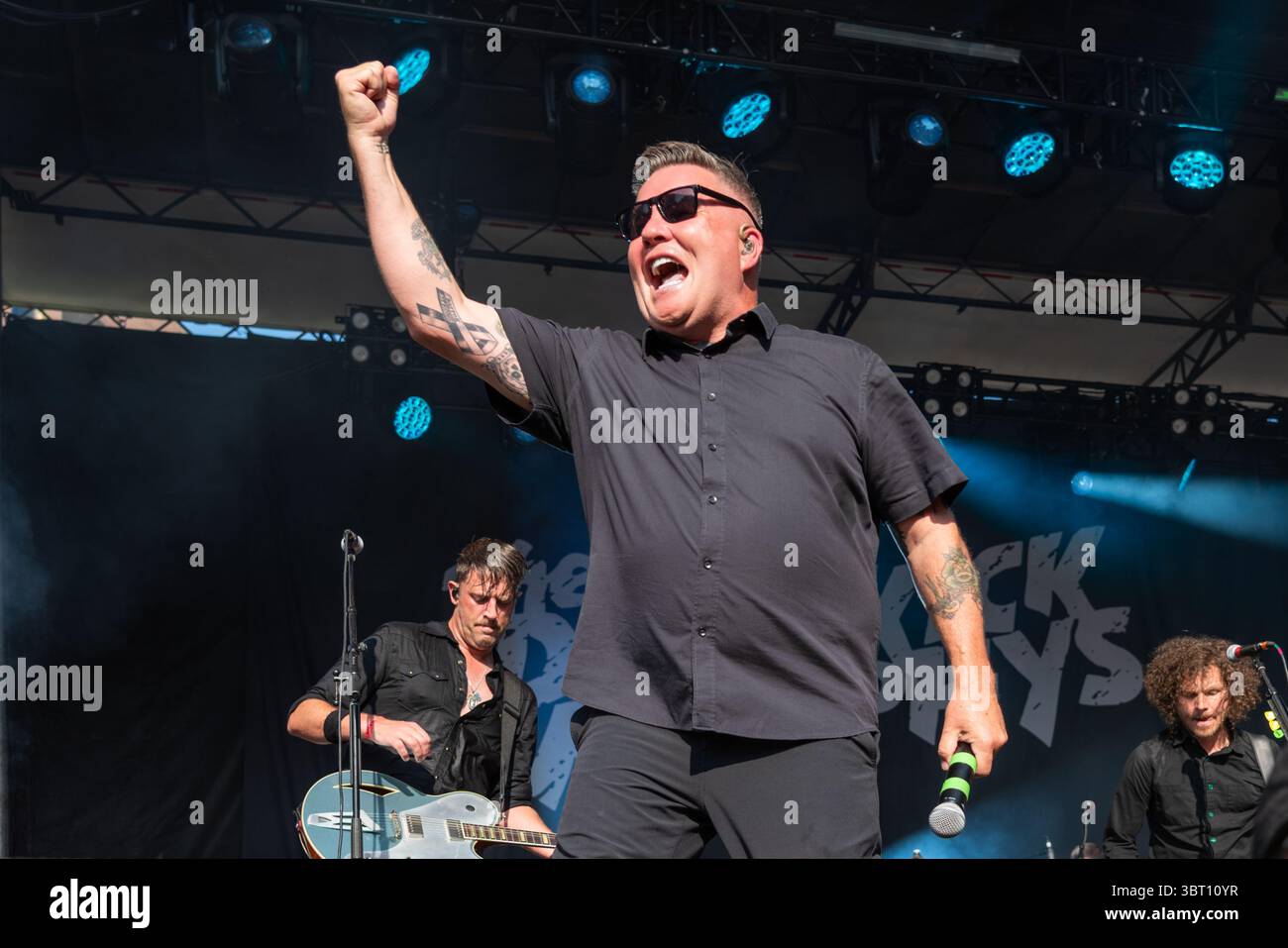 Dropkick Murphys' lead singer Ken Casey raises his fist with emotion ...
