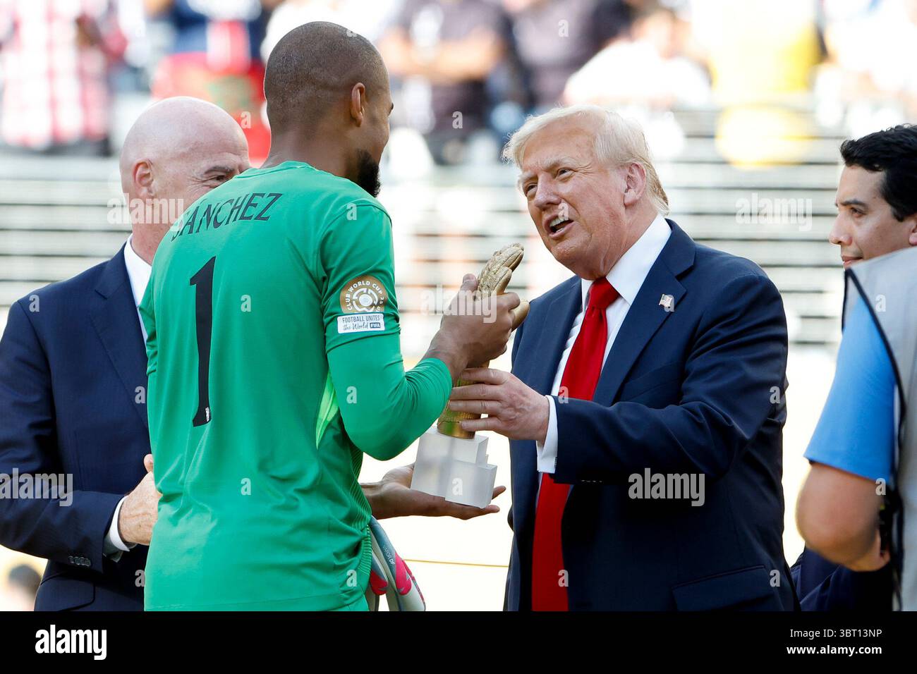 US President Donald Trump gives the 'best goalkeeper award' to Chelsea ...