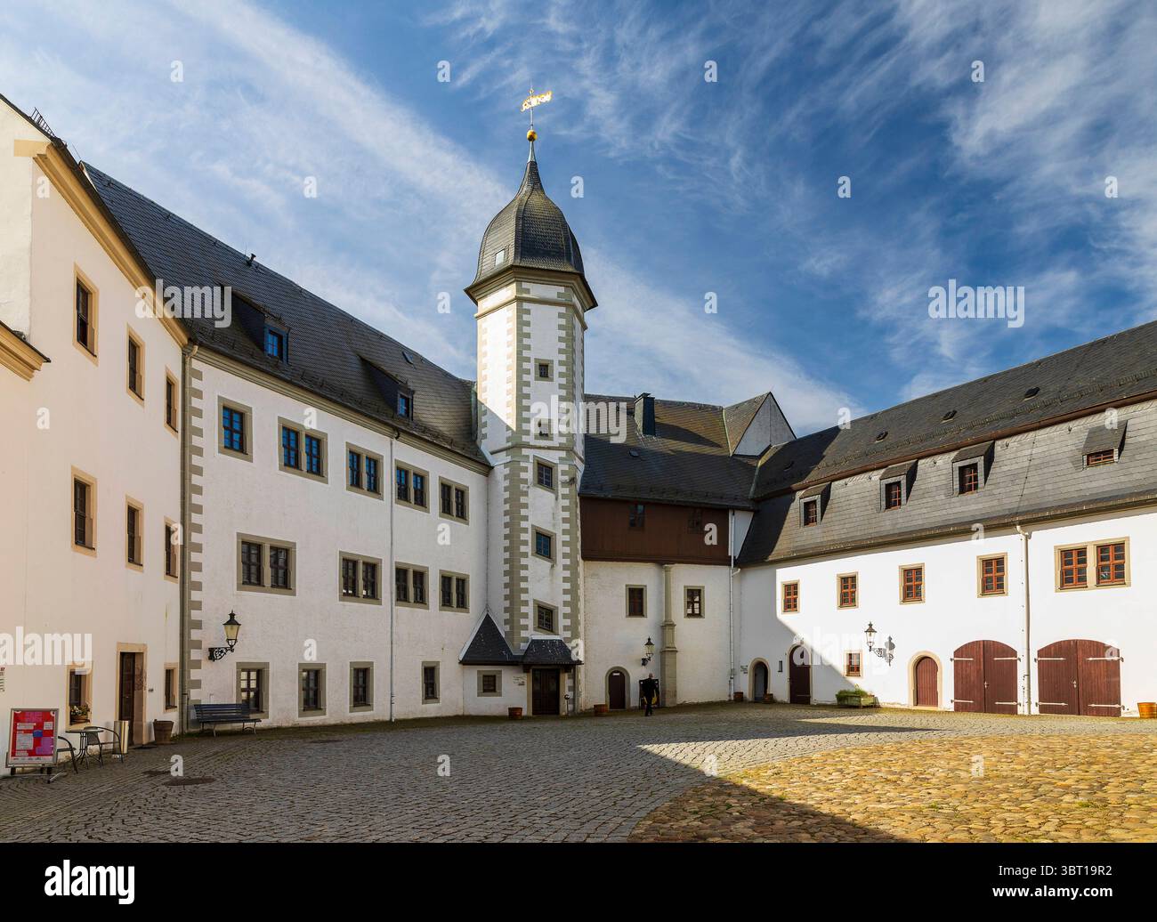Schlosshof mit Treppenturm Schlanke Margarete, Schloss Wildeck in ...