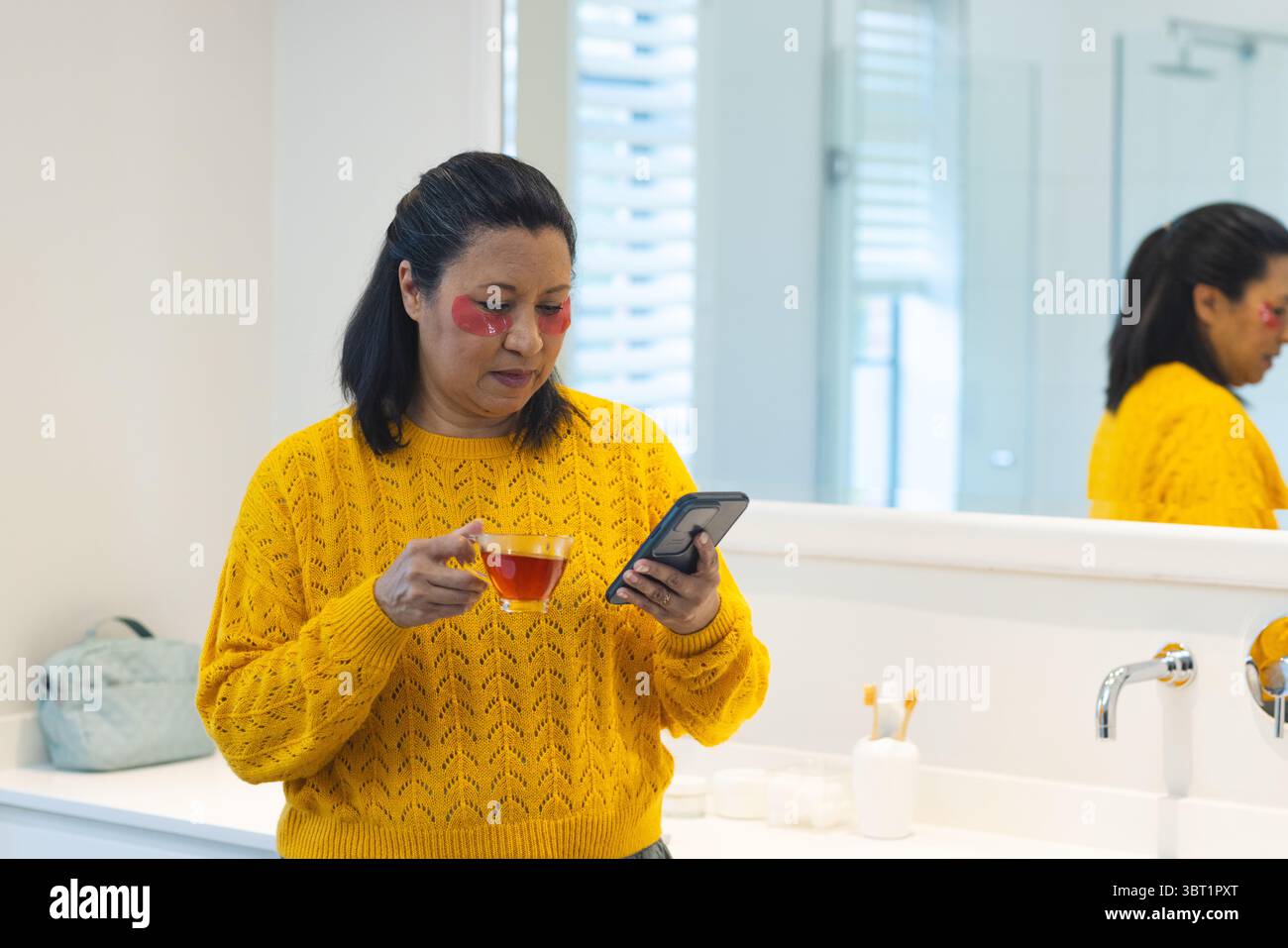 Asian woman under eye bag hi-res stock photography and images - Alamy