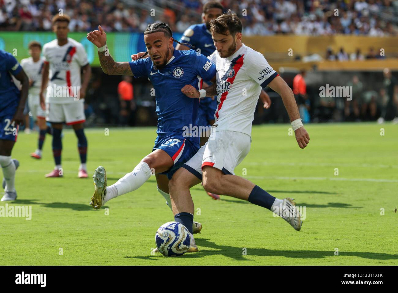 EAST RUTHERFORD, NJ - JULY 13: Paris Saint-Germain forward Khvicha ...