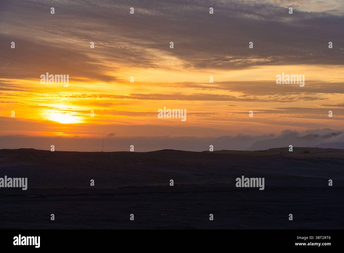 Dramatic scenic sunset landscape at Paracas National Reserve, Peru ...