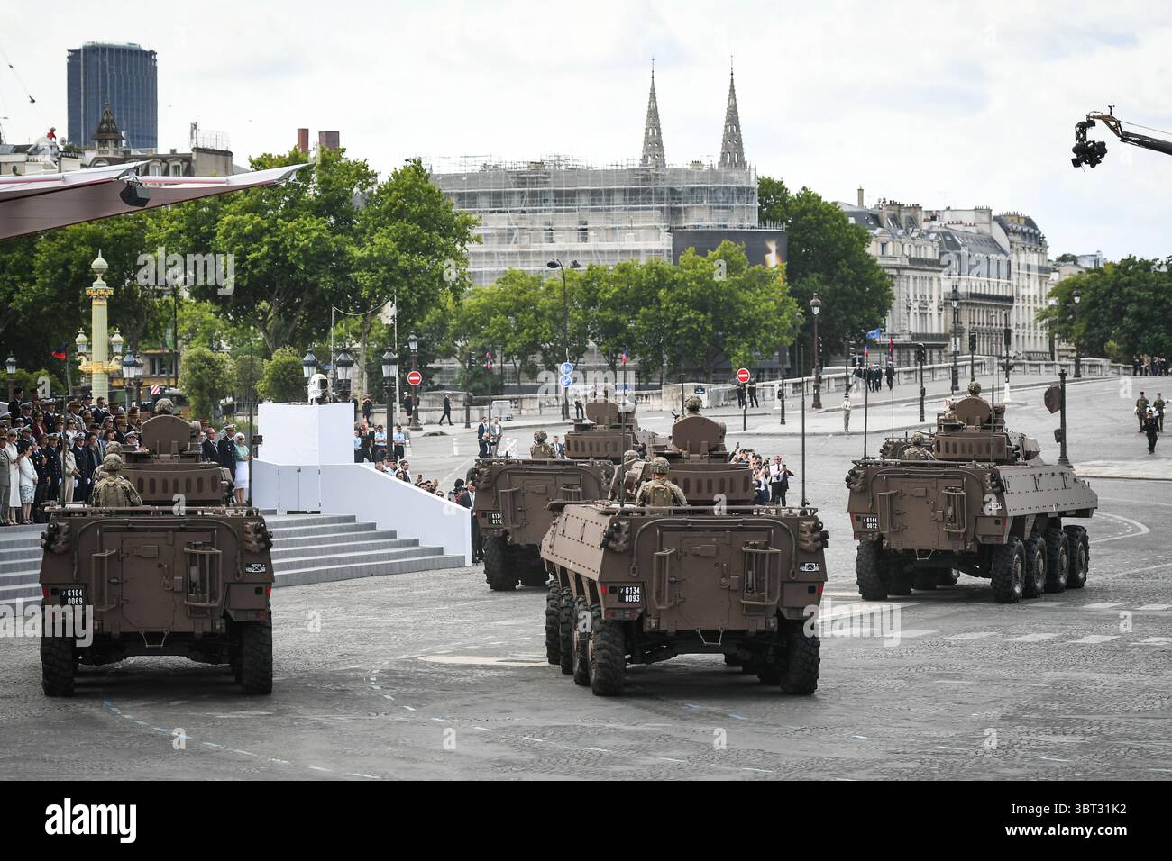 French military units participate in the Bastille Day military ceremony ...