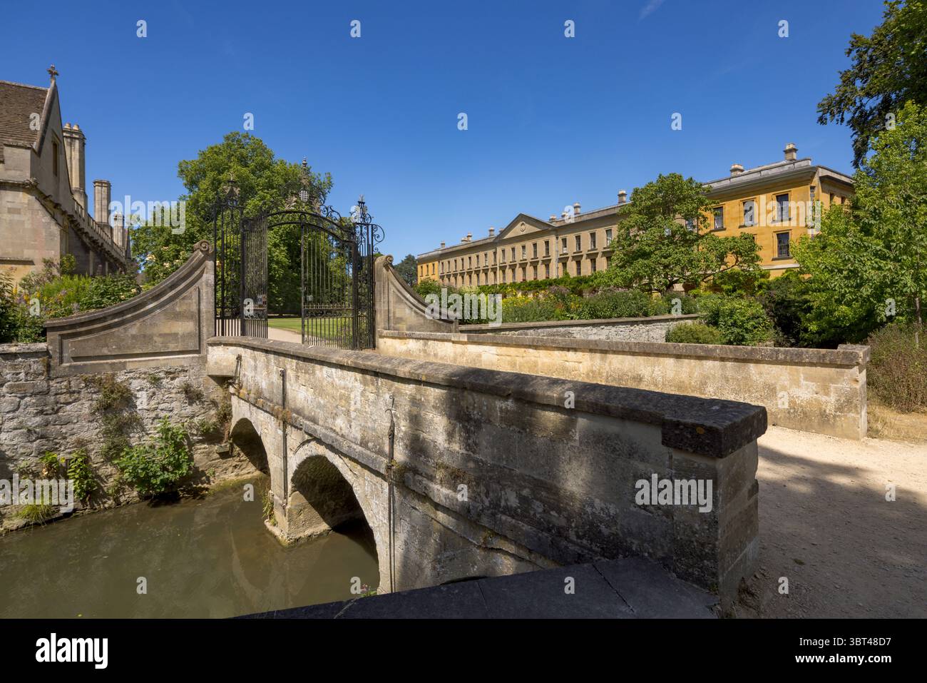 bridge, Magdalen College, Oxford University, England, UK Stock Photo ...