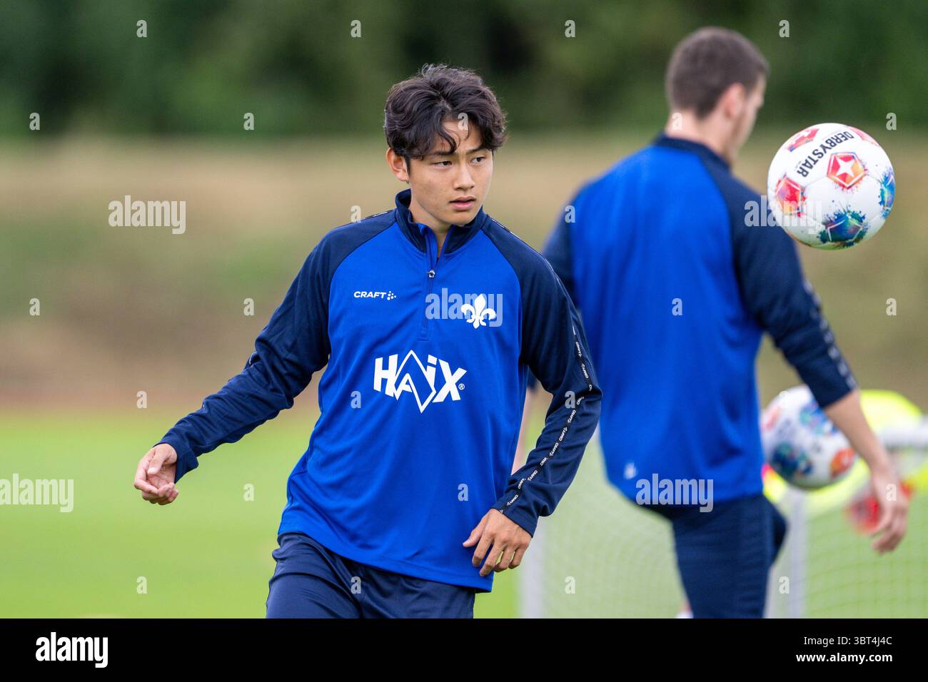 Yosuke Furukawa (SV Darmstadt 98, #44) am Ball, SV Darmstadt 98, Fussball, 2. Bundesliga ...