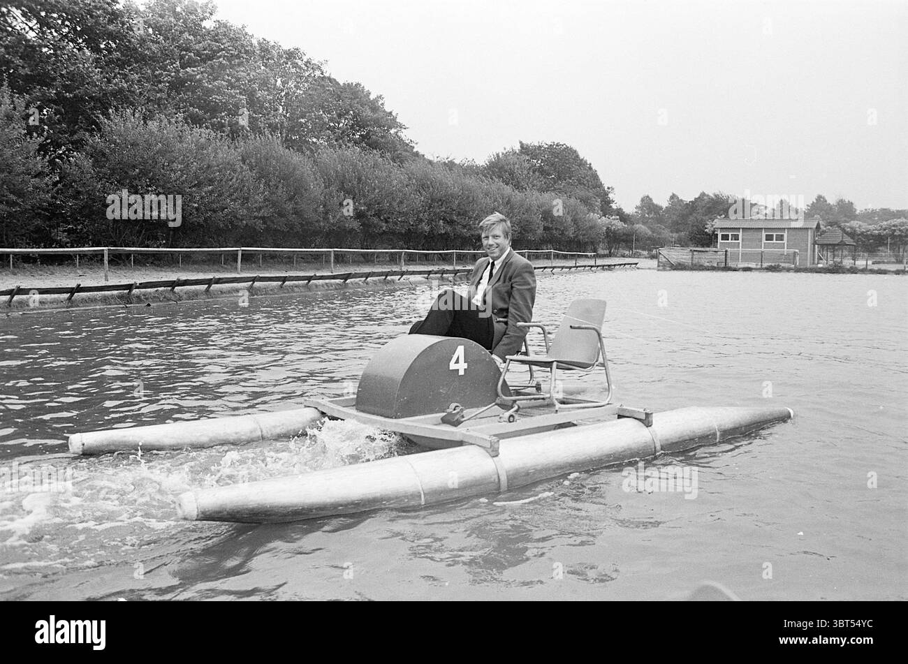 Two elongated pontoons hi-res stock photography and images - Alamy