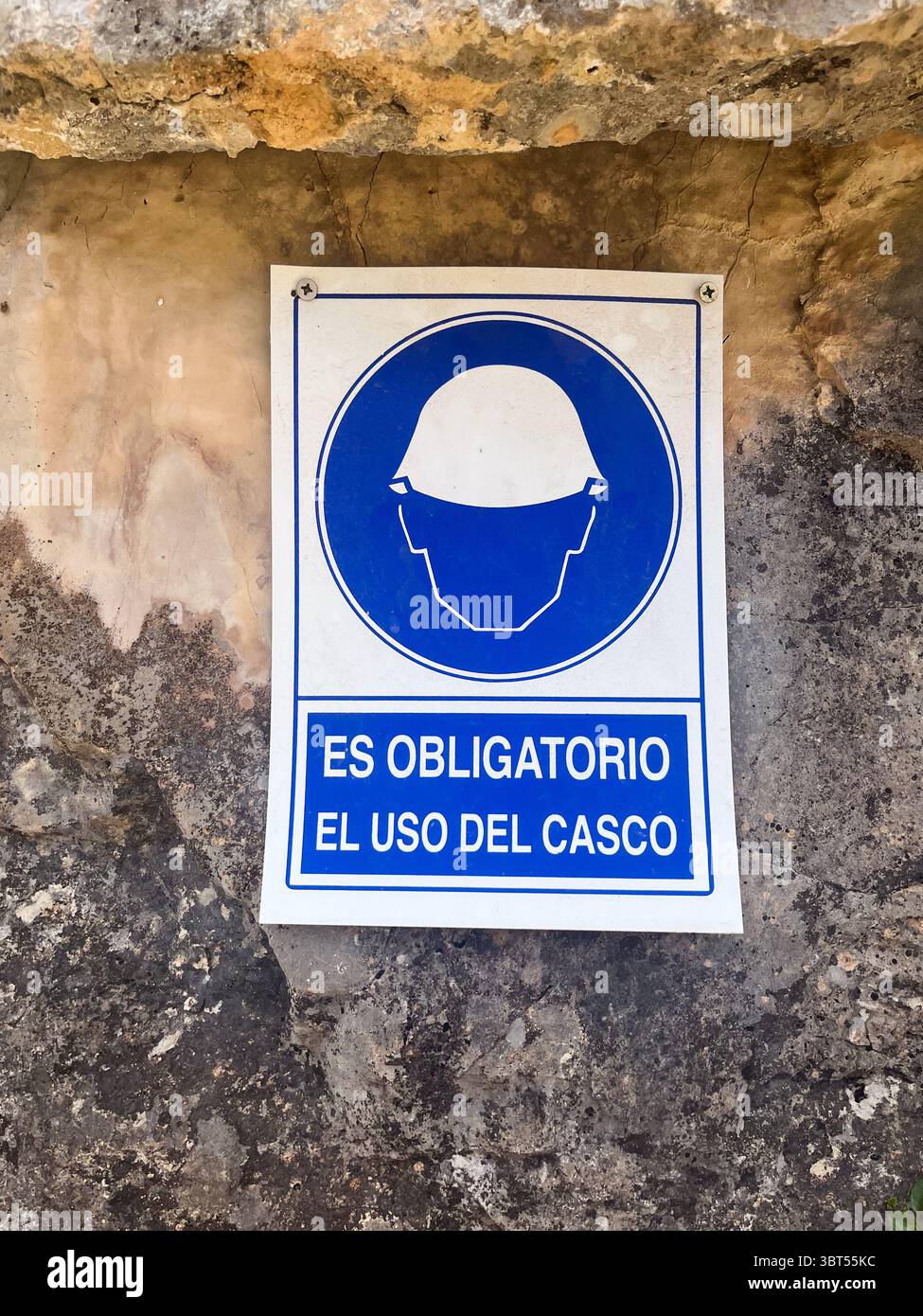 Mandatory helmet sign on hi-res stock photography and images - Alamy