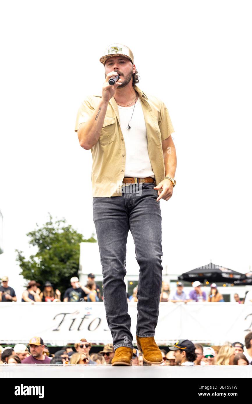 Musician Josh Ross during the Windy City Smokeout Music Festival at ...