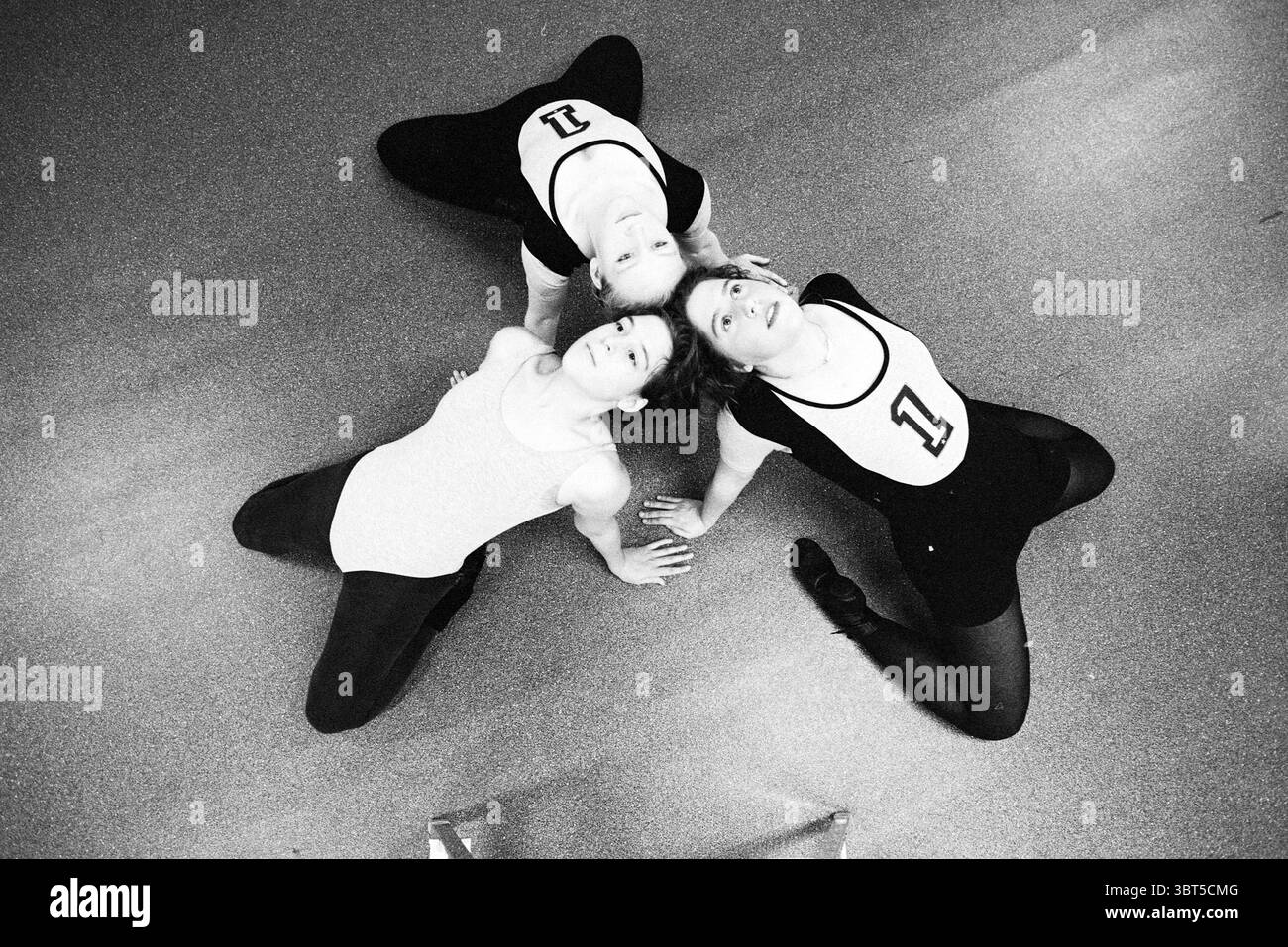 Contrasting movements hinting hi-res stock photography and images - Alamy