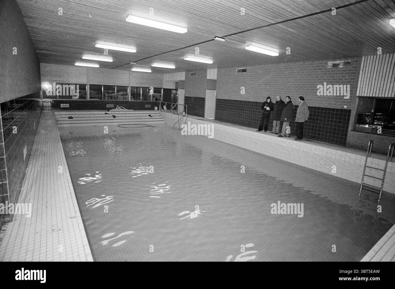 Long rectangular pool hi-res stock photography and images - Alamy